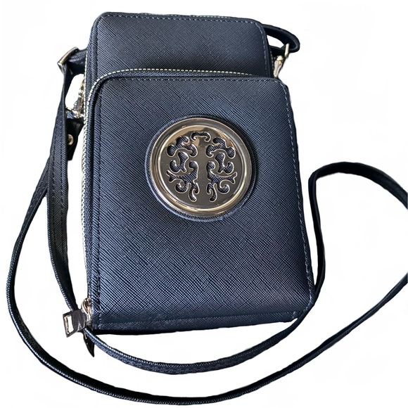 H&M | Bags | Black Faux Leather Triplezip Crossbody Purse Sleek Gold ...